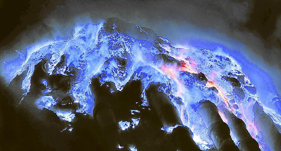 Volcán arroja “lava azul” y se convierte en atracción turística ...