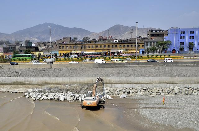 Vía Parque Rímac: Aumenta caudal de río y afecta parte de la obra ...