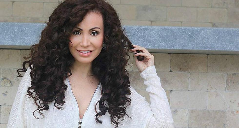 Janet Barboza hace yoga pero su mascota le hace perder la concentración ...