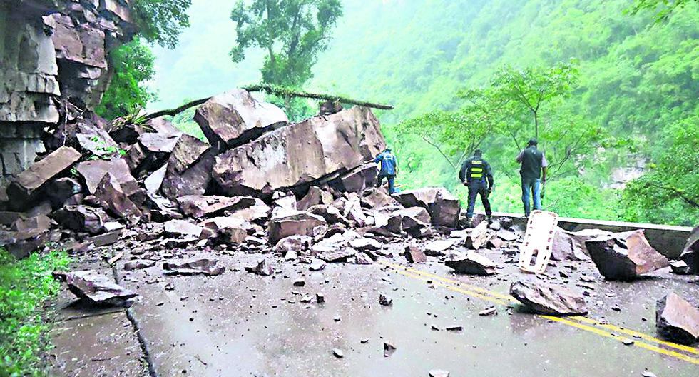 Un alud de rocas sepulta a mototaxi | POLICIAL | OJO