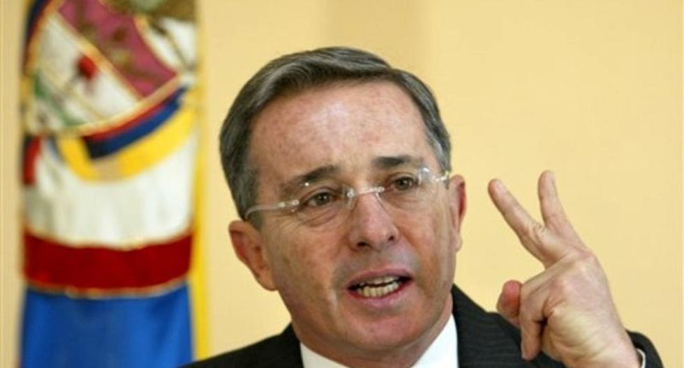 Presidente Alvaro Uribe y general involucrados en banda paramilitar ...